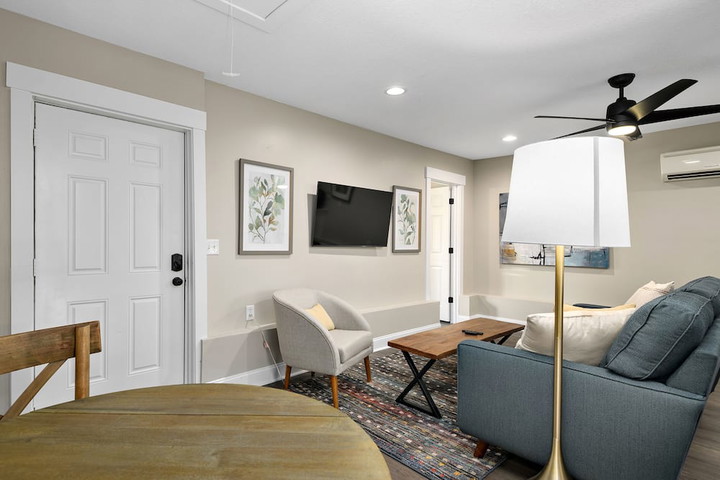 2 Bedroom Pet Friendly Apt W/ Full Kitchen; Private Fenced Backyard; Great Wifi - Weaverville, NC
