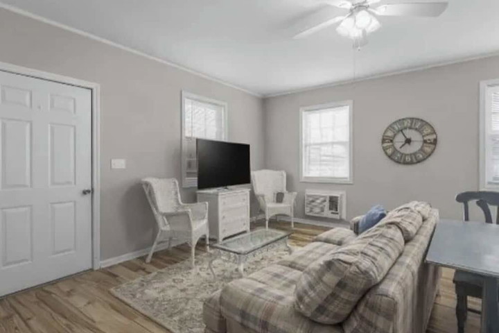 Private Apartment In The Country Yet 10 Minutes To Town. - McMinnville, TN