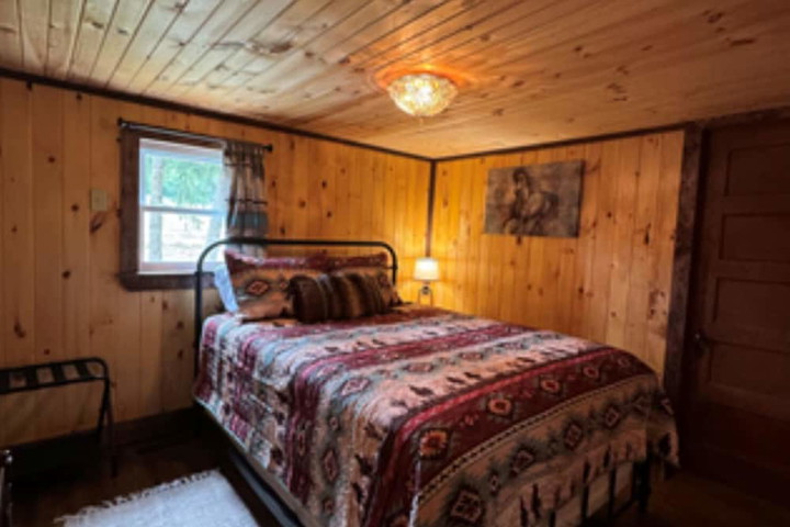 Timberline Cabins - Peaceful Pines Lodge, Wifi, Pets, Stalls, Hot Tub - Cambridge, OH
