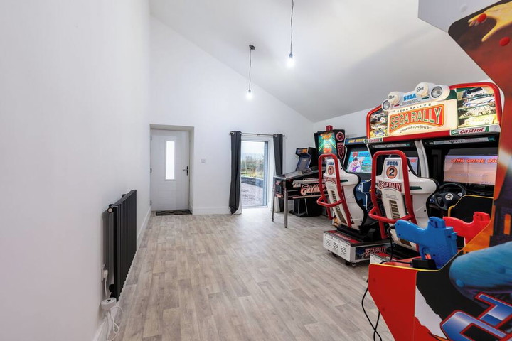 Trident Funhouse, Pet Friendly, With Hot Tub In Pilton - Glastonbury