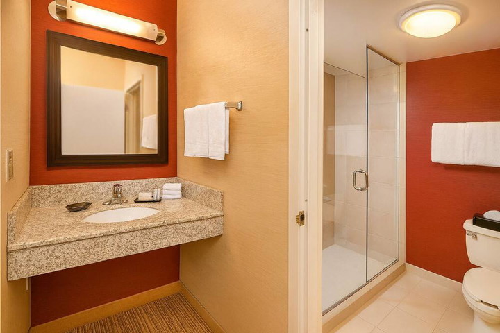 Ensuring A Very Comfortable & Memorable Stay! Free Parking, Pool, Pets Allowed - Durham, NC