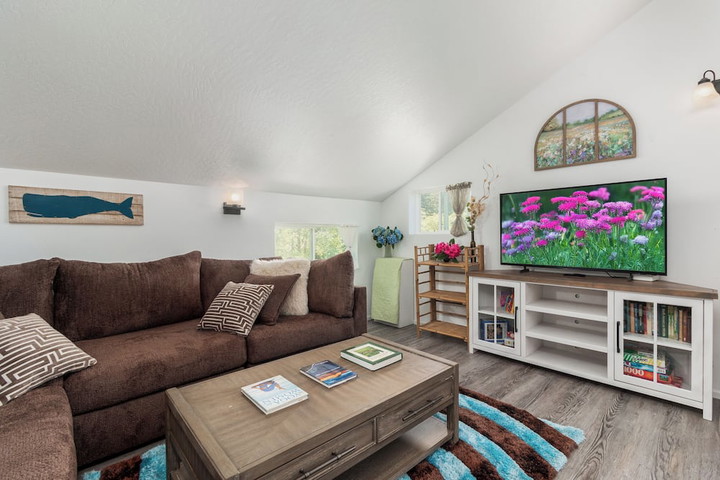 Upper-level Guest Suite Near The Beach - Yachats, OR