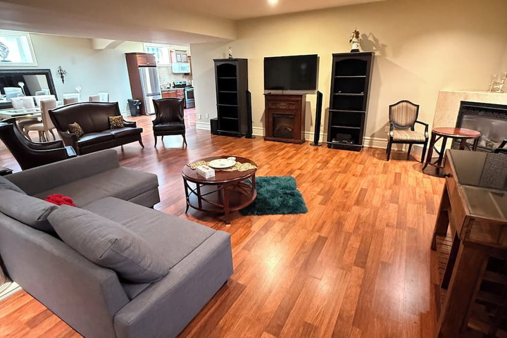 Home In Richmond Hill. Cozy, Clean And Friendly - Ontario