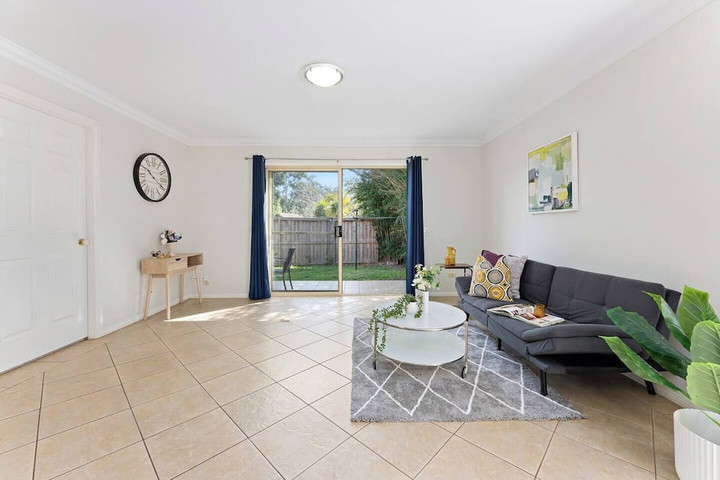Prime Location - Walk To Shops & Easy Transport - Castle Hill