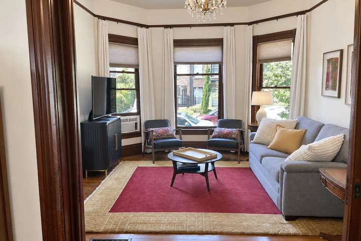 Victorian With Modern Comforts In Nw Portland. Driveway Parking. Walk To It All! - Beaverton, OR