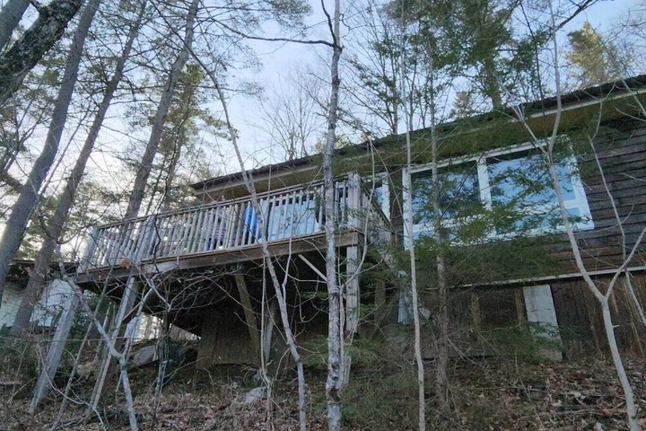 Chalet: Waterfront Cottage For Rent - Madawaska River, Calabogie - Renfrew
