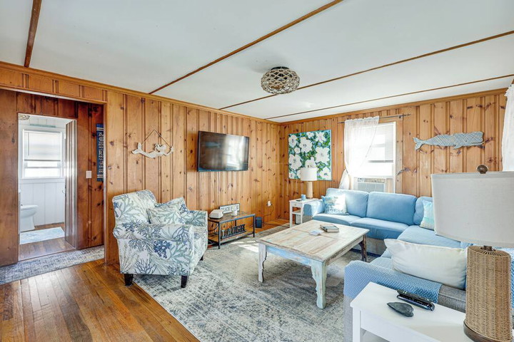 1 Block To Humarock Beach: Dog-friendly Cottage - Marshfield, MA