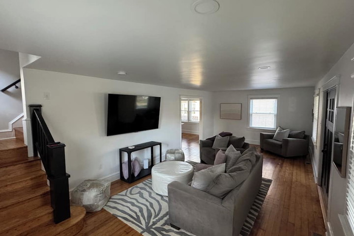 Newly Remodeled Spacious 4-bm House In Phoenixville With Os Parking/ Central, Ac - Malvern, PA