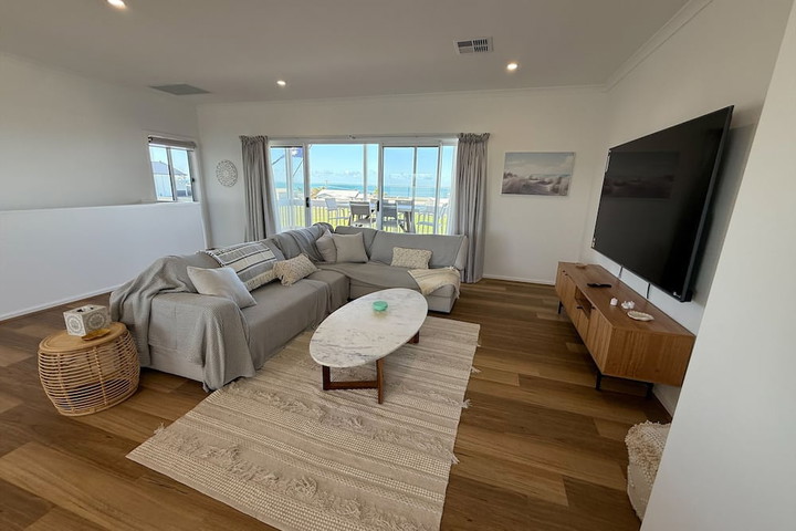 Sea Escape - Sea Views!  Short Walk To Tavern! Off Peak Special Available! - Point Turton