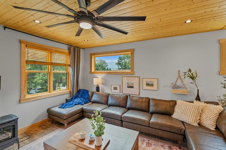 Downtown Black Mtn Loft W Hottub - Black Mountain, NC