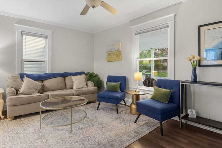 Home In Dt Libertyville Great For Navy Graduations - Waukegan, IL