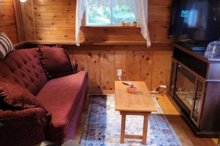 Serenity Lane Stay: Private Cabin In The Woods On An Animal Sanctuary - Norwood