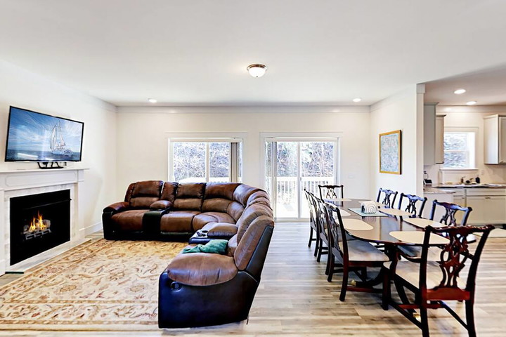 Serenity Views Comfort -- Hot Tub, Sunsets, King Suite, Chef's Kitchen, Dogs! - Weaverville, NC