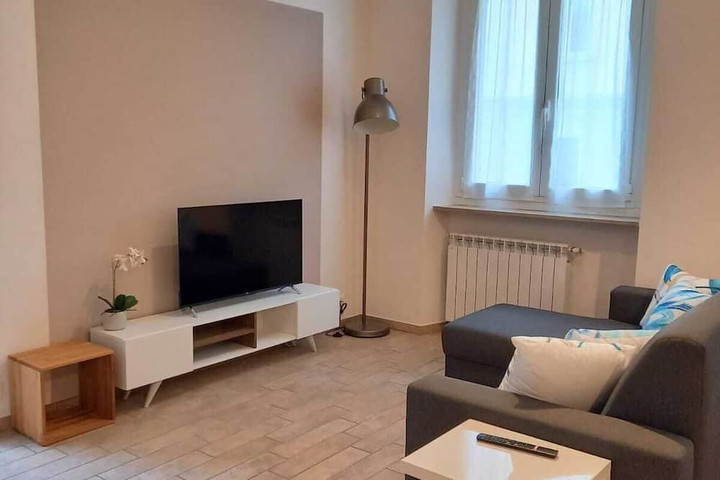 Cozy One-bedroom Apartment In The Historic Center Just Steps From The Lakefront - Gardone Riviera