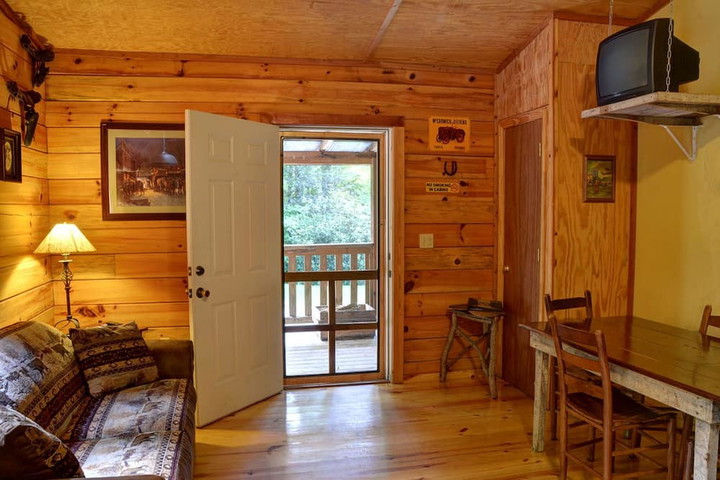 Cozy Log Cabin For Getaway In The Mountains Near Cherokee, North Carolina - Cherokee, NC