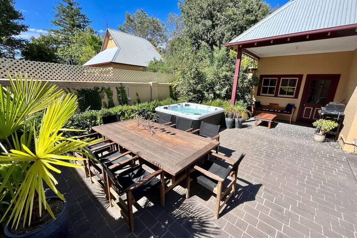 Porters Cottage Oasis | Hot Tub  Pet Friendly  Walk To Dean Street - Albury