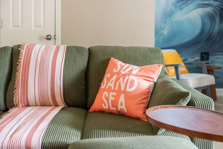 Modern 3 Bedroom Townhome, Sleeps 8! 5 Minutes To Uncw & Wrightsville Beach. - Wilmington, NC