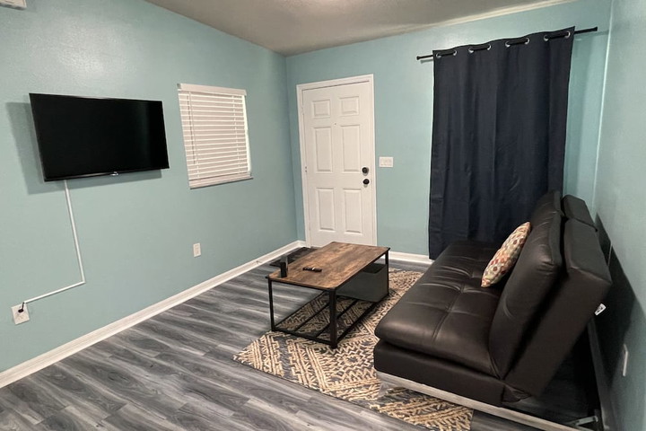 Cheerful 3 Bed Home W/ Free Parking, Wifi, Full Kitchen & Workstation. Sleeps 9 - Winter Park, FL