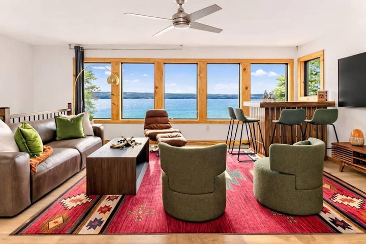 Seneca Lakefront: Sauna, Hot Tub & Game Room - Finger Lakes, NY