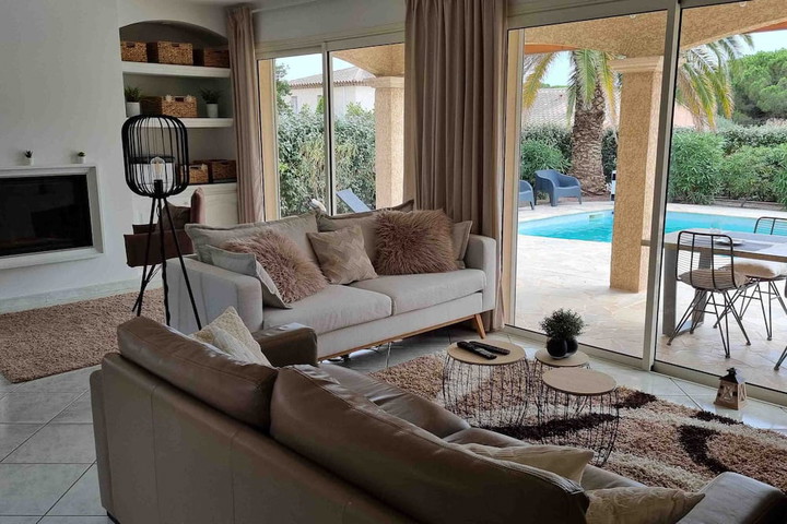 Belle Villa , Climatisée, Piscine Privée, 4 Chambres, Proche Des Plages. - Fréjus