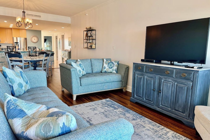 8th Floor Condo - On The Beach - Gulf Views - Walk The Boardwalk - Biloxi, MS