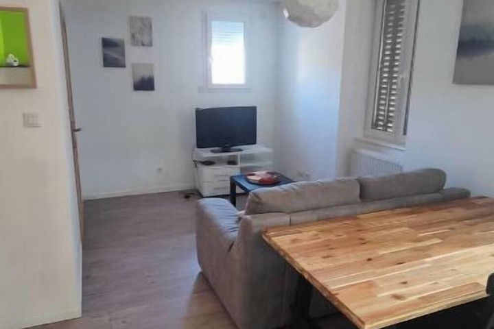 Logement Dans Le Brionnais, Proche De La Gare - La Clayette