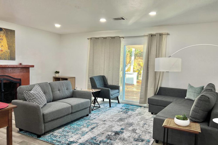 Mountain View Entire House 4 Rooms 3 Baths - Westlake Village, CA