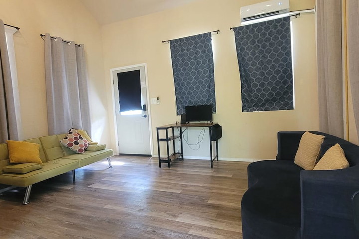 Cozy 1-bedroom Cabin In Charming San Antonio With Ac - San Antonio, TX