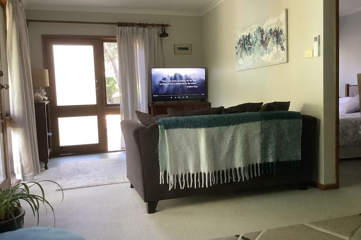 Agapantha Cottage - Campagne En Ville, œUvres Originales, Réductions Hebdo/mensuelles - Canberra