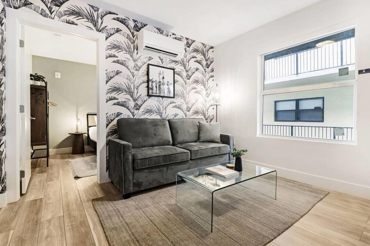 Roami At The Carmela | 1 Block To The Beach - South Beach, FL