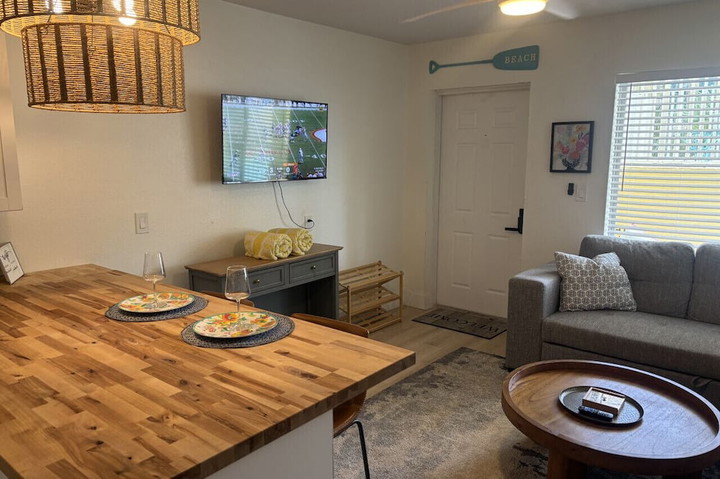 Malyn 7, Waterfront Condo, Short Walk To Beach - Treasure Island, FL