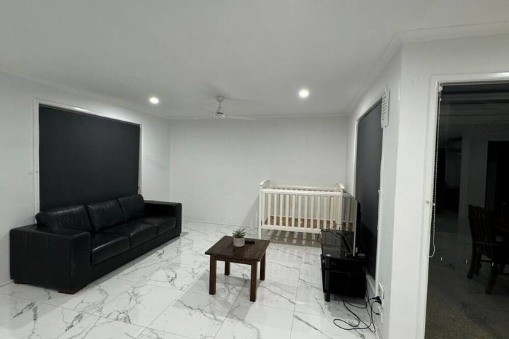 Spa House ,4 Bdr, 5 Beds,master With A/c - Brisbane