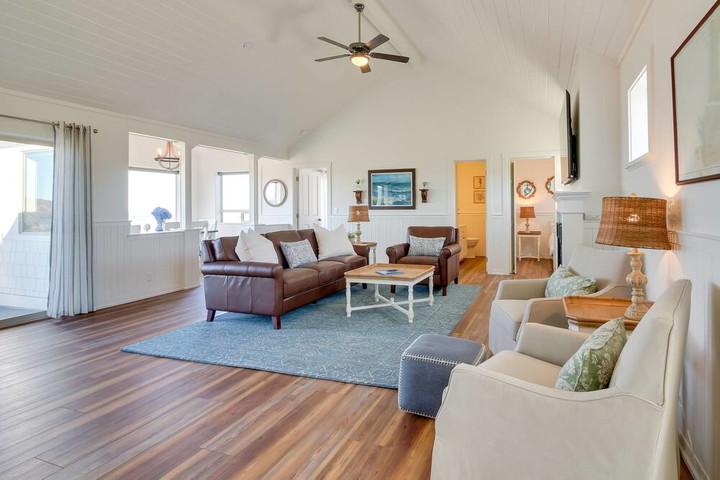 Beachfront Bandon Vacation Rental W/ Ocean View! - Bandon, OR