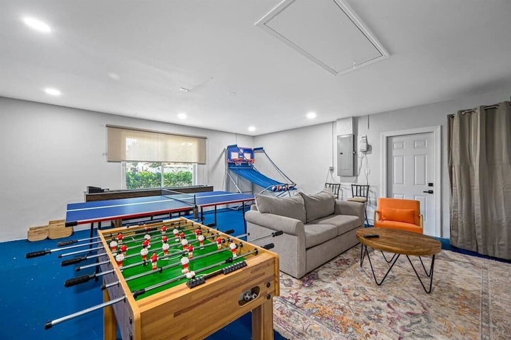 Paradise Palms: Spacious 3-bedroom, Pet Friendly, Game Room And Fenced Yard - Tarpon Springs, FL