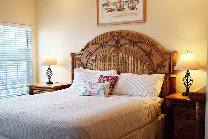Spacious One-bedroom Condo With Island Comforts - Anna Maria, FL