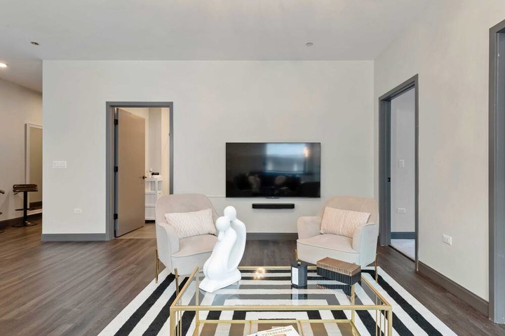 Spacious 2br In The Loop Downtown Resort Amenities - Burbank, IL