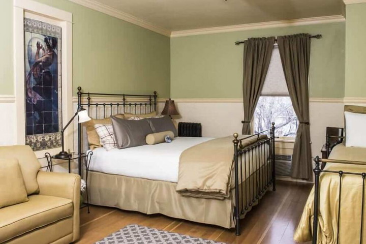 Sophisticated Stay Near Cody Night Rodeo & Yellowstone Park Entrance W/breakfast - Cody, WY