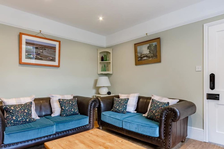 2 Bed In Holt (Oc-1863) - Holt