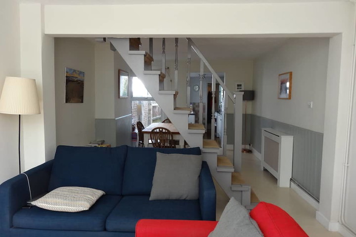 Two Minutes From Beach. Cosy Pet-friendly Cottage In Cool Location With Garden. - Isle of Sheppey