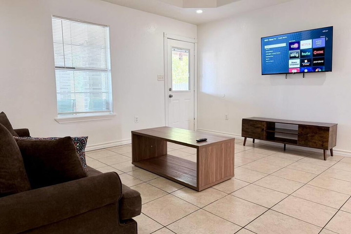 Casa Granero, Waterfront 3bd/2ba W/ Private Yard! - Brownsville, TX