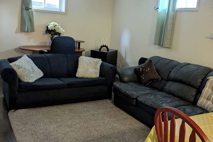 Tranquil Poolside Retreat! Basement With 2 Rooms! Close To Niagara Falls. - Niagara Falls