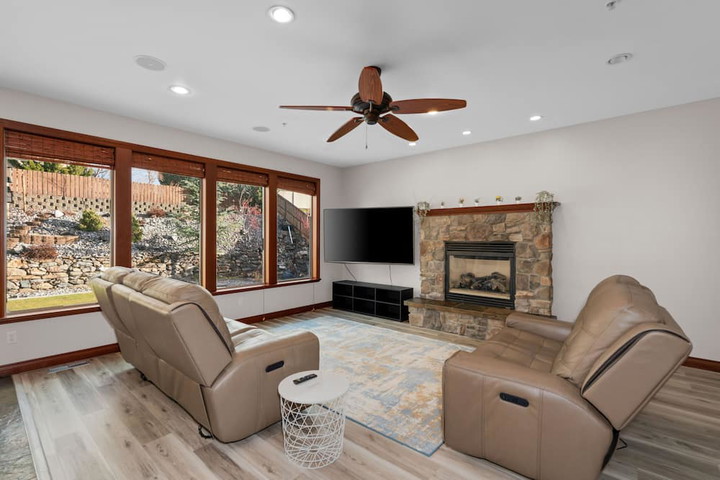 Beautiful & Spacious Home With Gorgeous Mountain Views! - Wenatchee, WA
