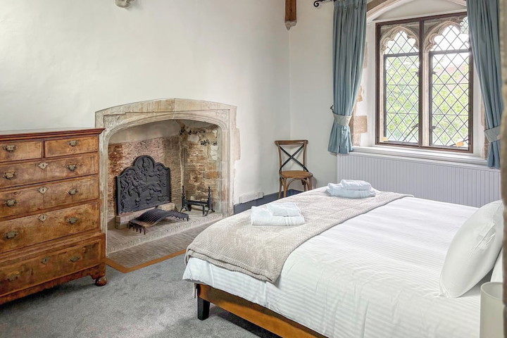 4 Bedroom Accommodation In Canterbury - Kent