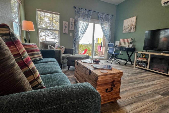 Quiet, Cozy 2 Br Cottage W/pool & Gorgeous Views - Texas