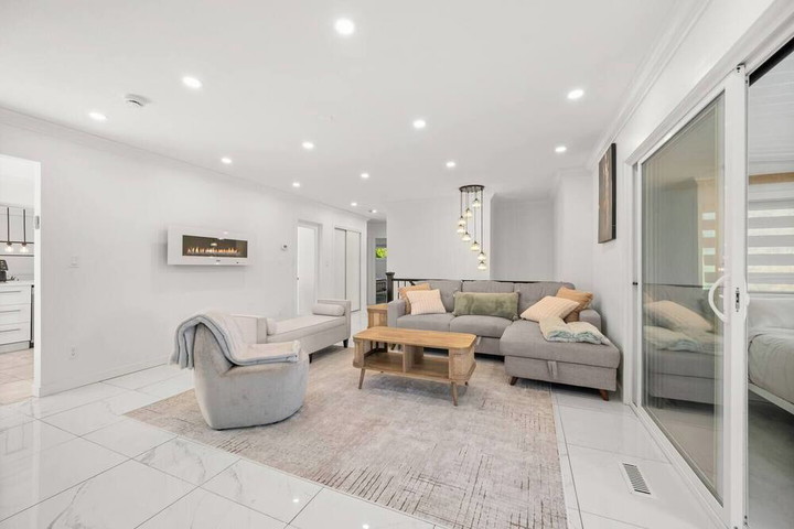 Luxury 3br Retreat | Hot Tub Fire Pit & 4 Beds | - Abbotsford
