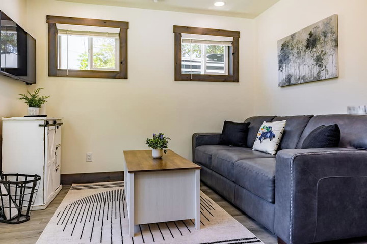 Beautiful New 1-bed, 1-bath Right In Downtown Cody! Sleeps Up To 4. - Cody, WY