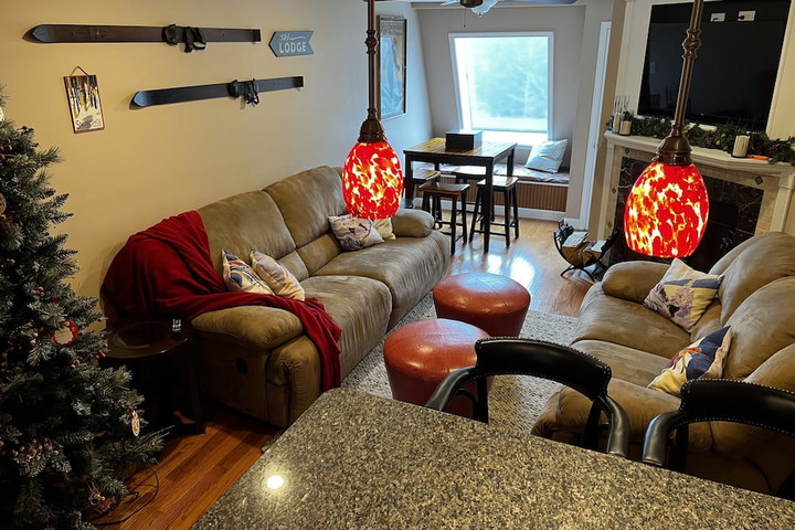Cozy Snowshoe Retreat! 2br/2ba Ski-out Condo - Snowshoe, WV