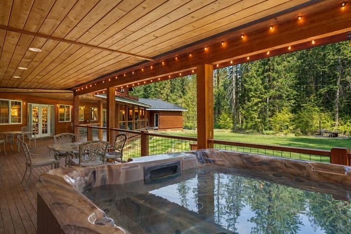 River Road Lodge-sleeps 16, Hot Tub, 2 Fireplaces, Pool Table - Leavenworth, WA