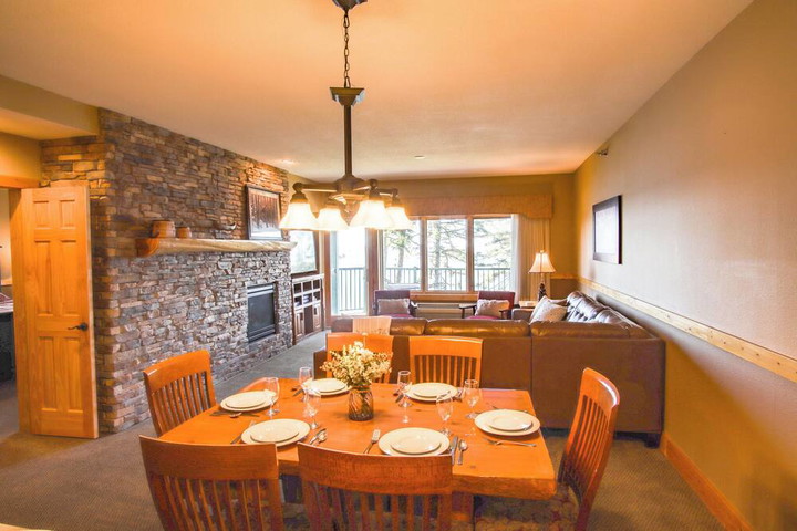 Lakefront Condo: Pool, Hot Tub, Deck, Fireplaces - Two Harbors, MN