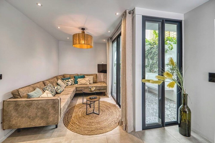 Casa Caracol | Stylish Townhouse Near Beaches - Porches